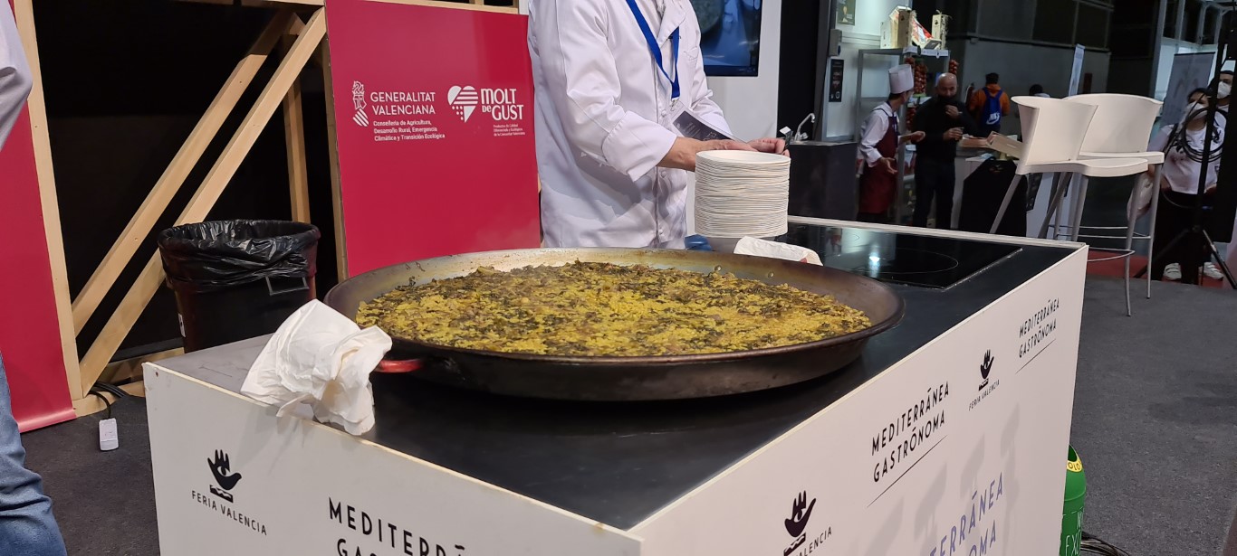 Así es la receta de la Paella De Fetge de Bou ( hígado de toro)